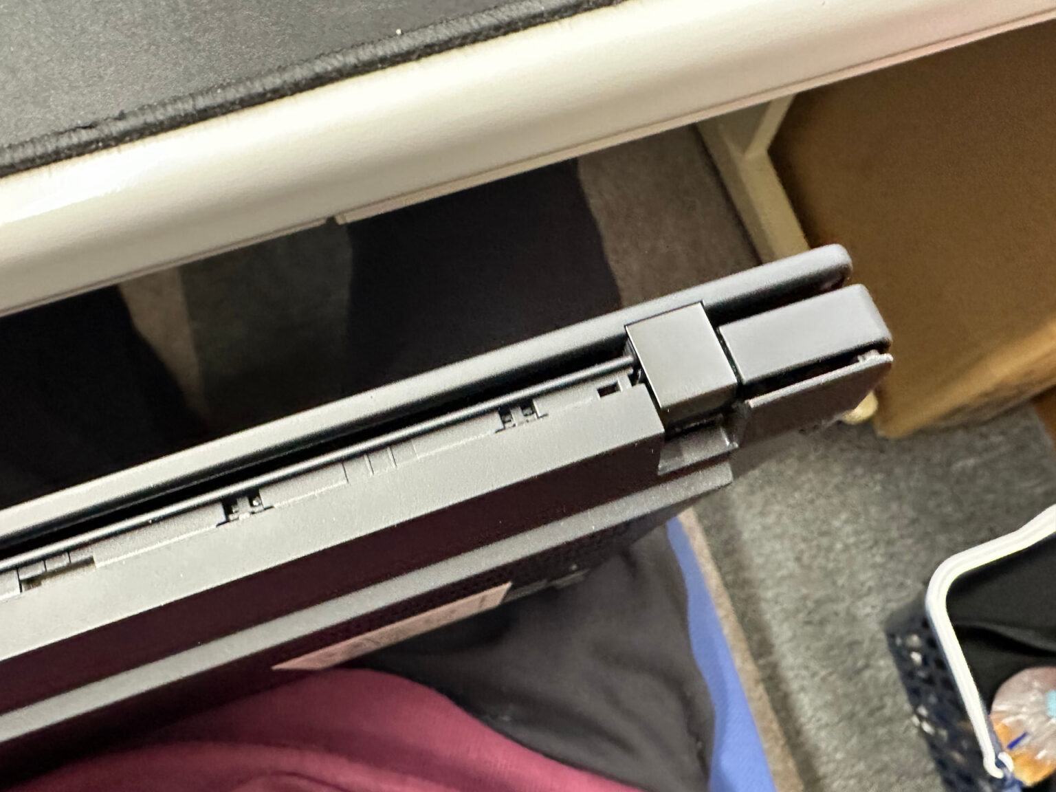 【DIY】ThinkPad P14s Gen 5 のメモリを64GBに増設！手順を写真付きで徹底解説 - ハジメTECHブログ