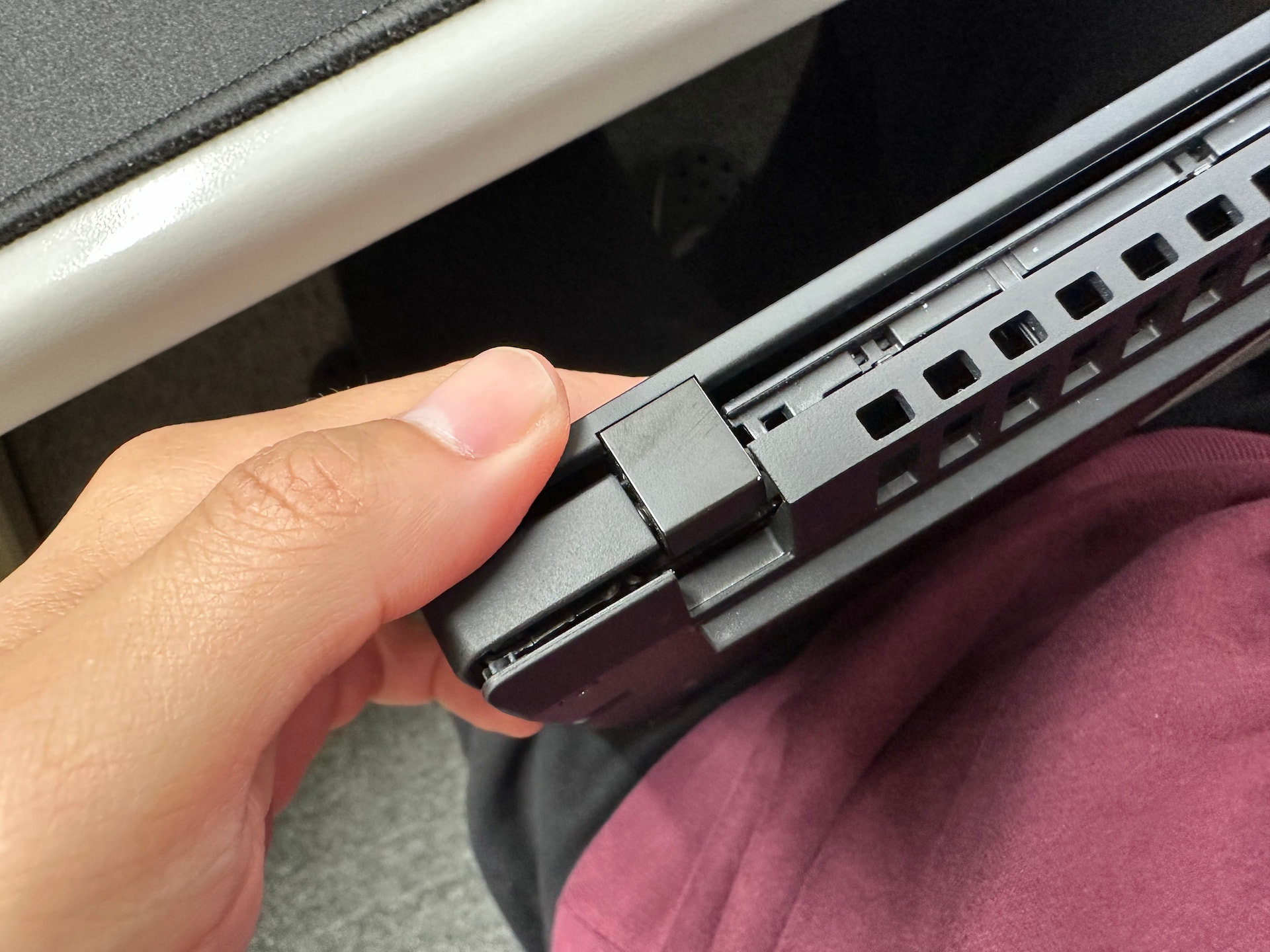 【DIY】ThinkPad P14s Gen 5 のメモリを64GBに増設！手順を写真付きで徹底解説 - ハジメTECHブログ